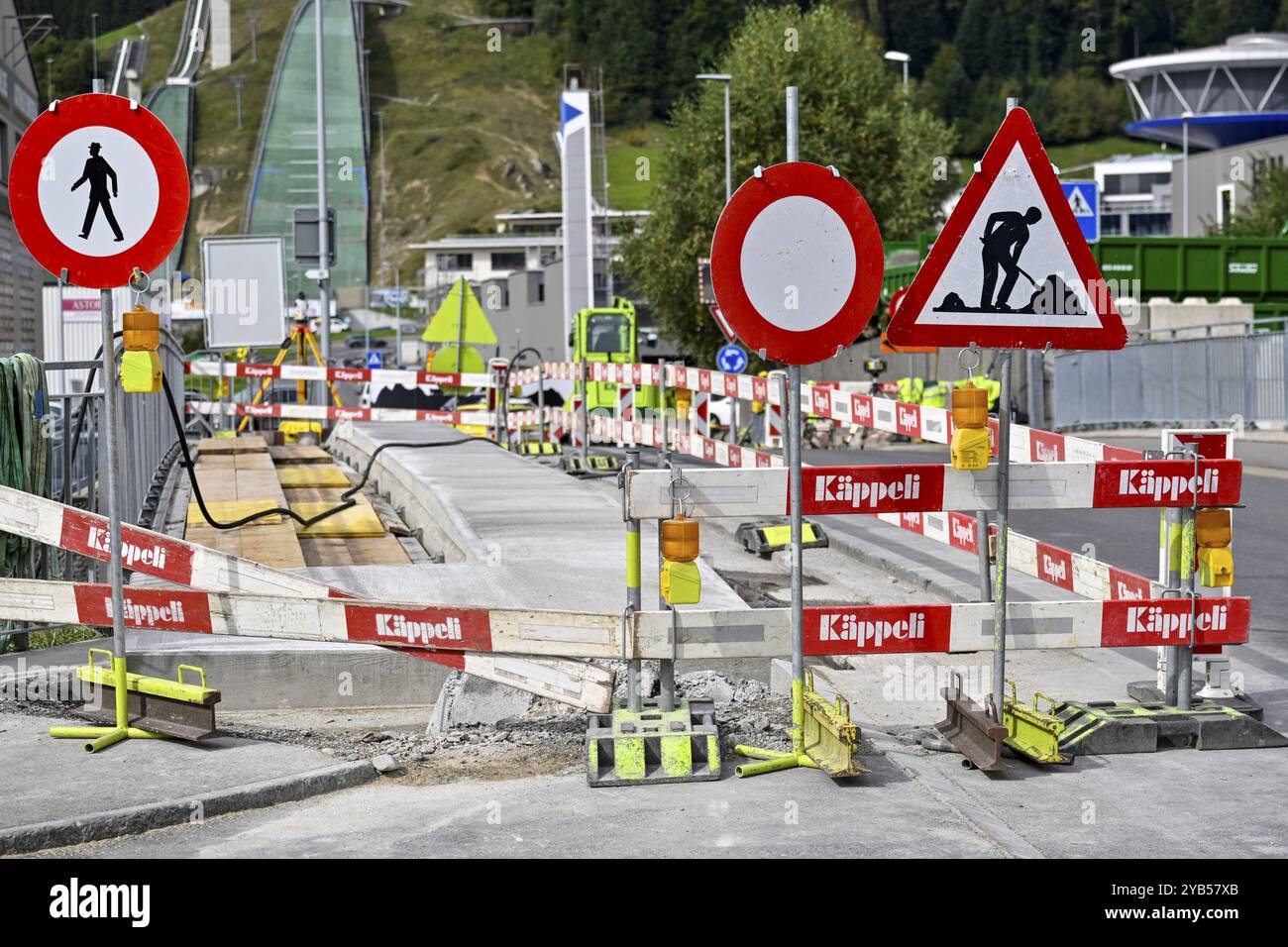 Roadworks with pedestrian and driving ban Stock Photo - Alamy