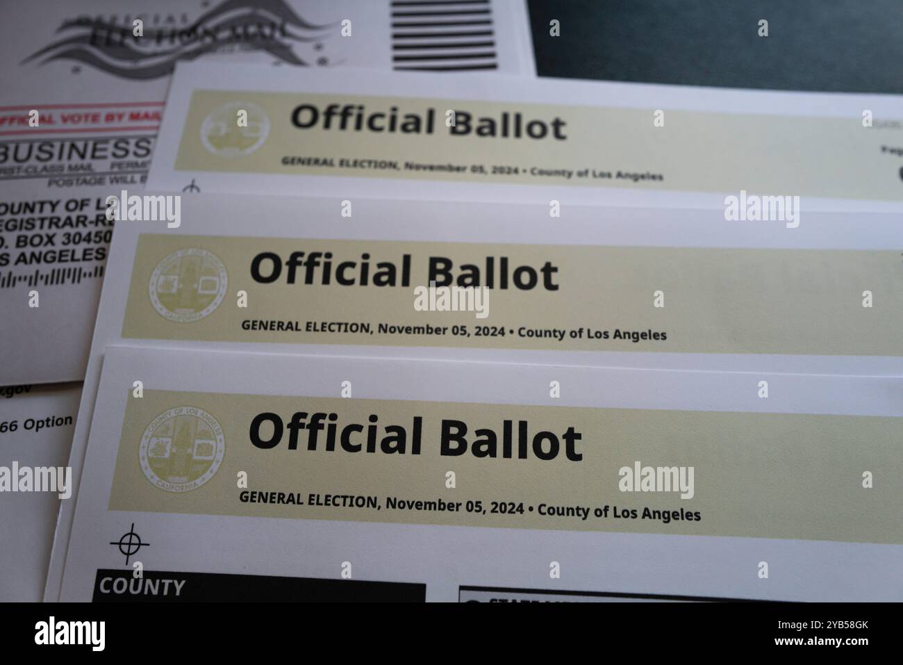 Los Angeles, USA. 09th Oct, 2024. Mail-in voting begins in Los Angeles ...