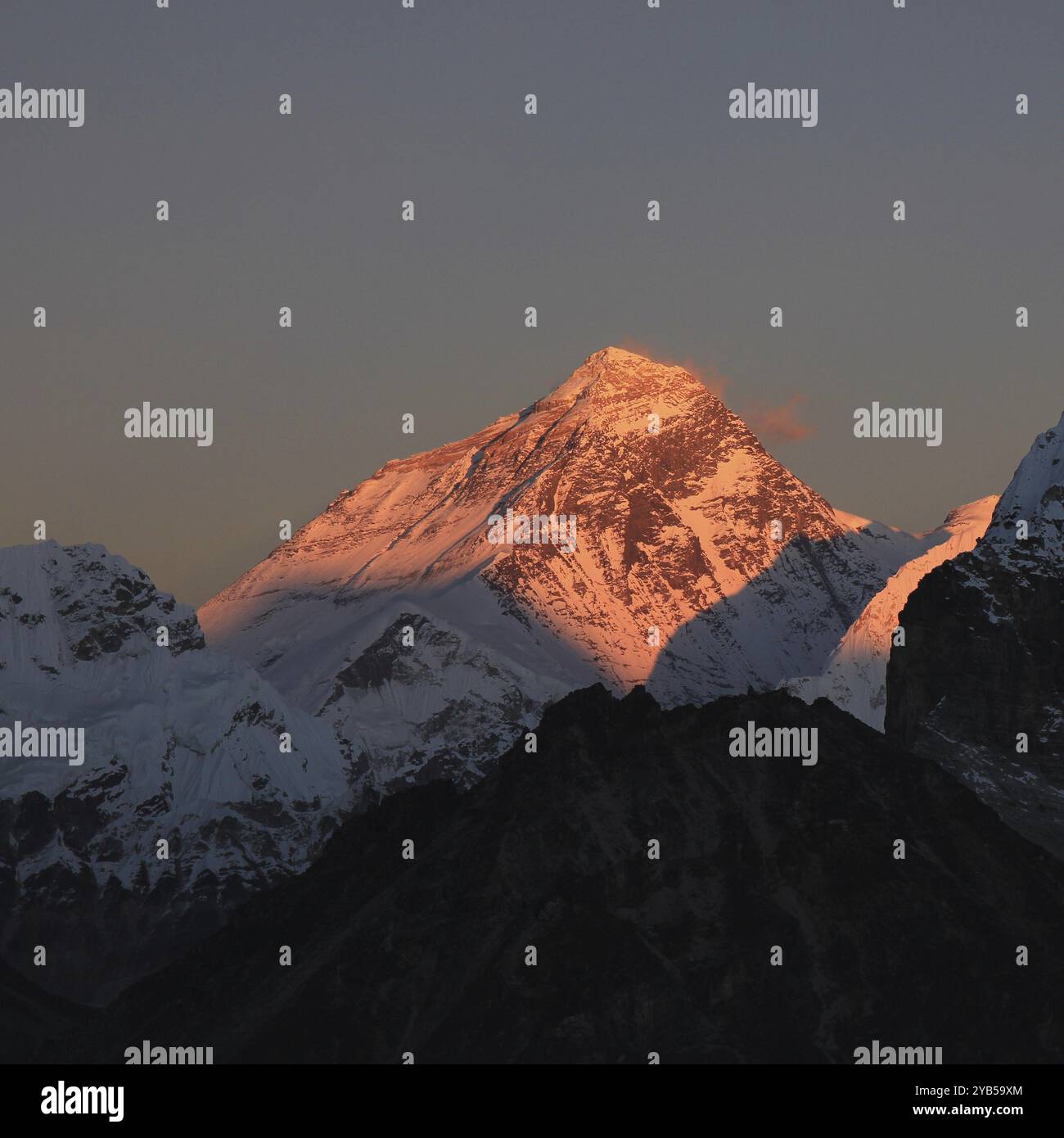 Top world sunset mount hi-res stock photography and images - Alamy