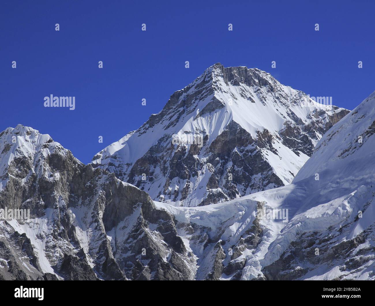 Azure blue sky over Changtse, high mountain in Tibet seen from Kala ...