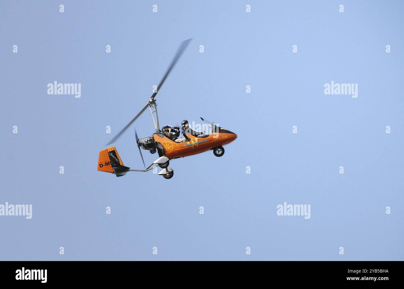 Gyrocopter in flight Stock Photo - Alamy