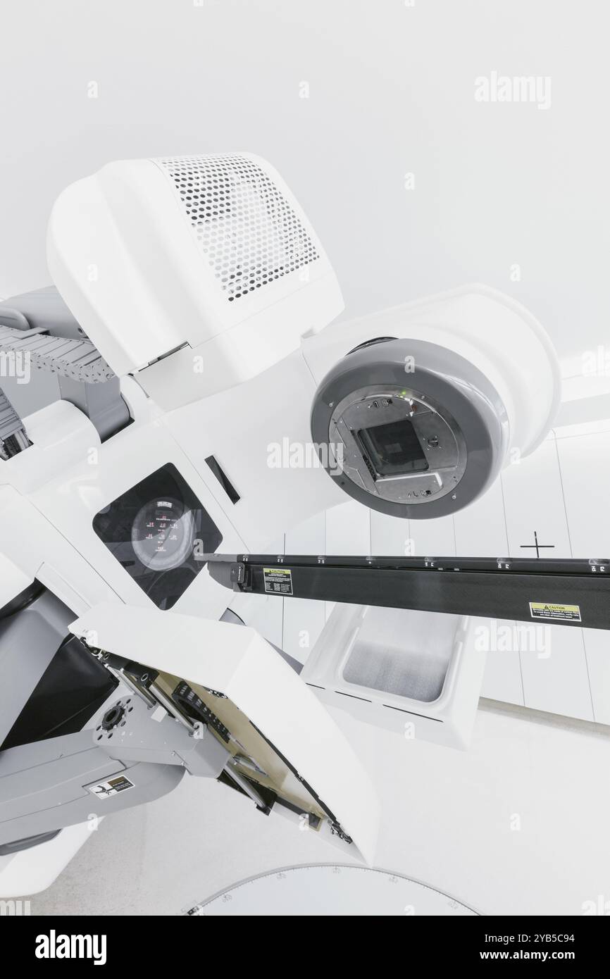 Medical linear accelerator in therapeutic oncology Stock Photo - Alamy