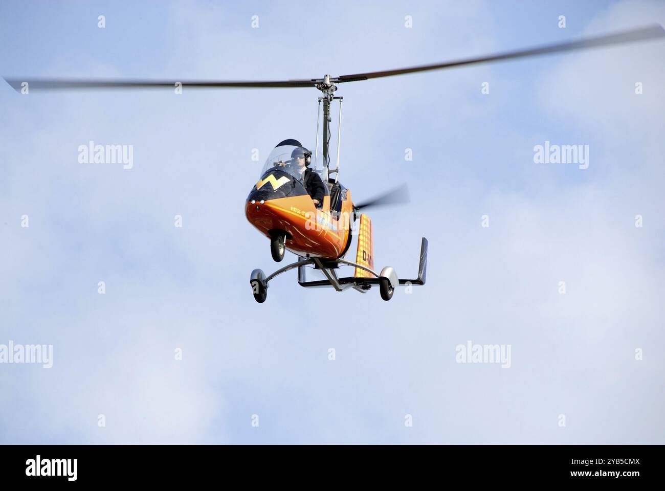 Gyrocopter in flight, Gyrocopter in Flight Stock Photo - Alamy