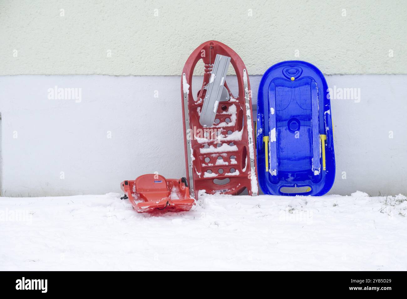 Empty sleigh in snow hi-res stock photography and images - Alamy