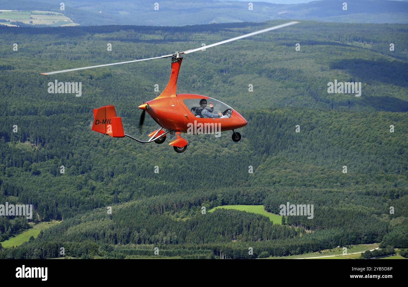 Gyrocopter in flight Stock Photo - Alamy