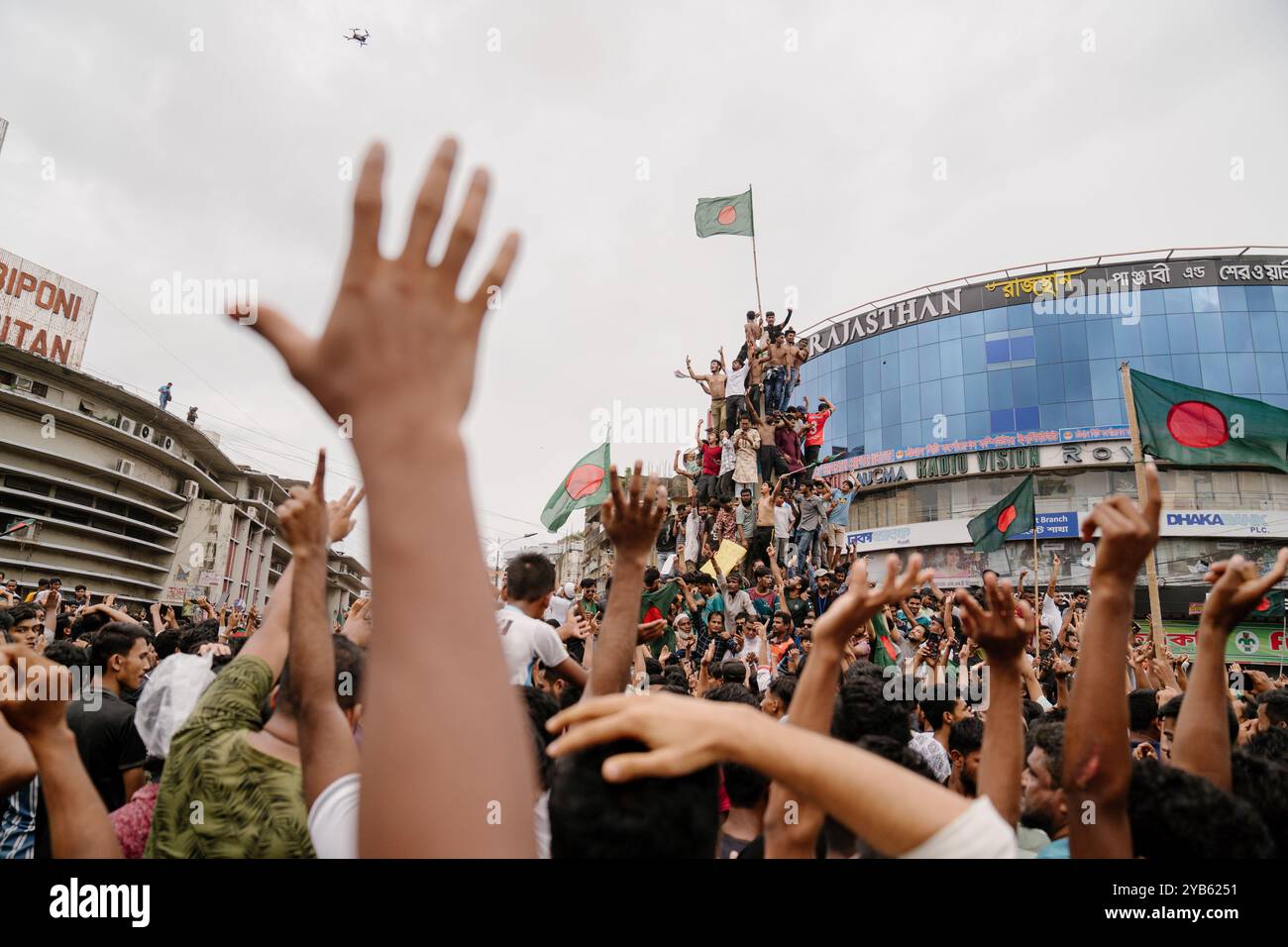 Gen Z of Bangladesh celebrating Freedom Day of their new Bangladesh ...