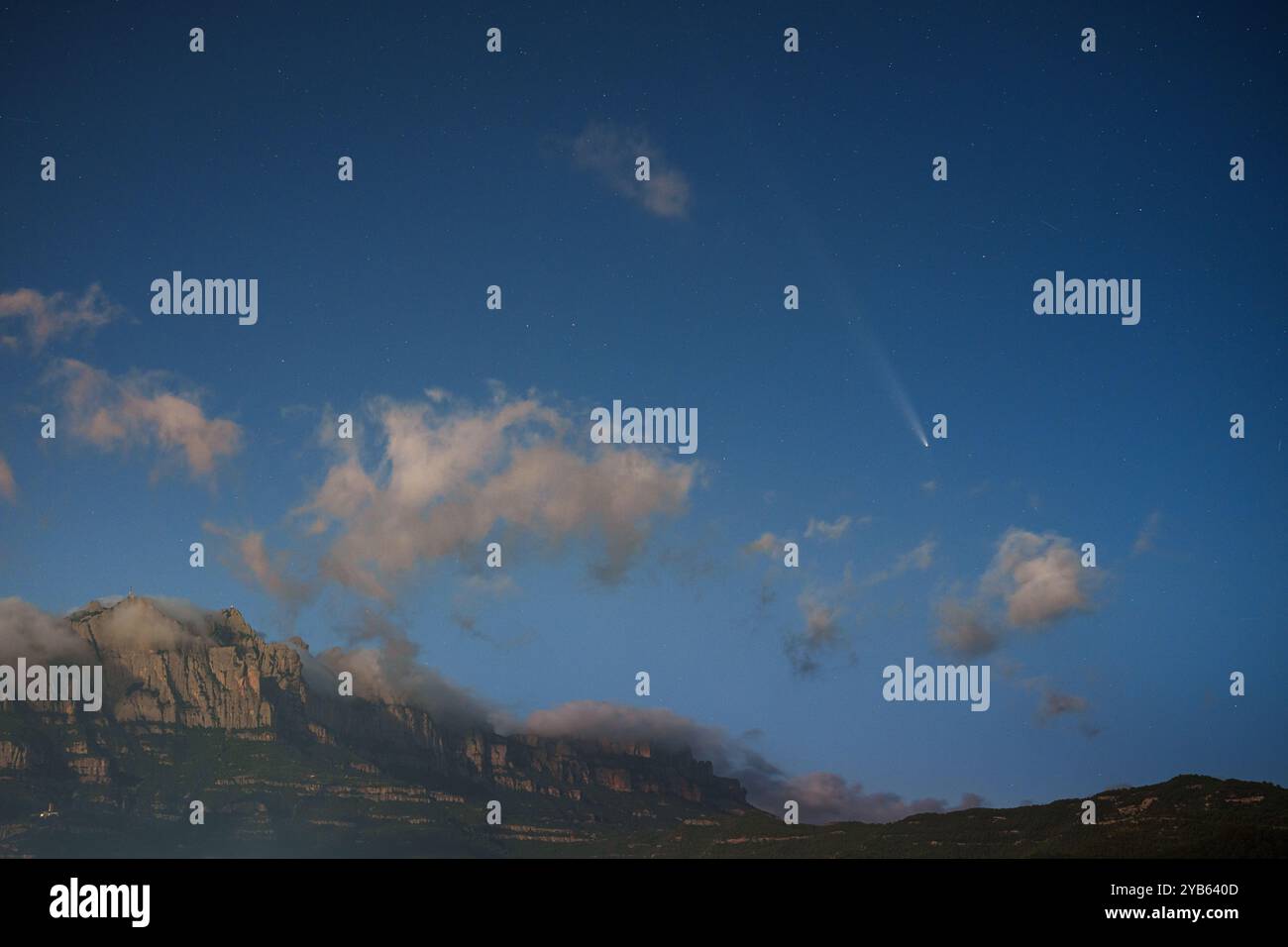 Cometa c 2023 a3 tsuchinshan atlas hi-res stock photography and images ...