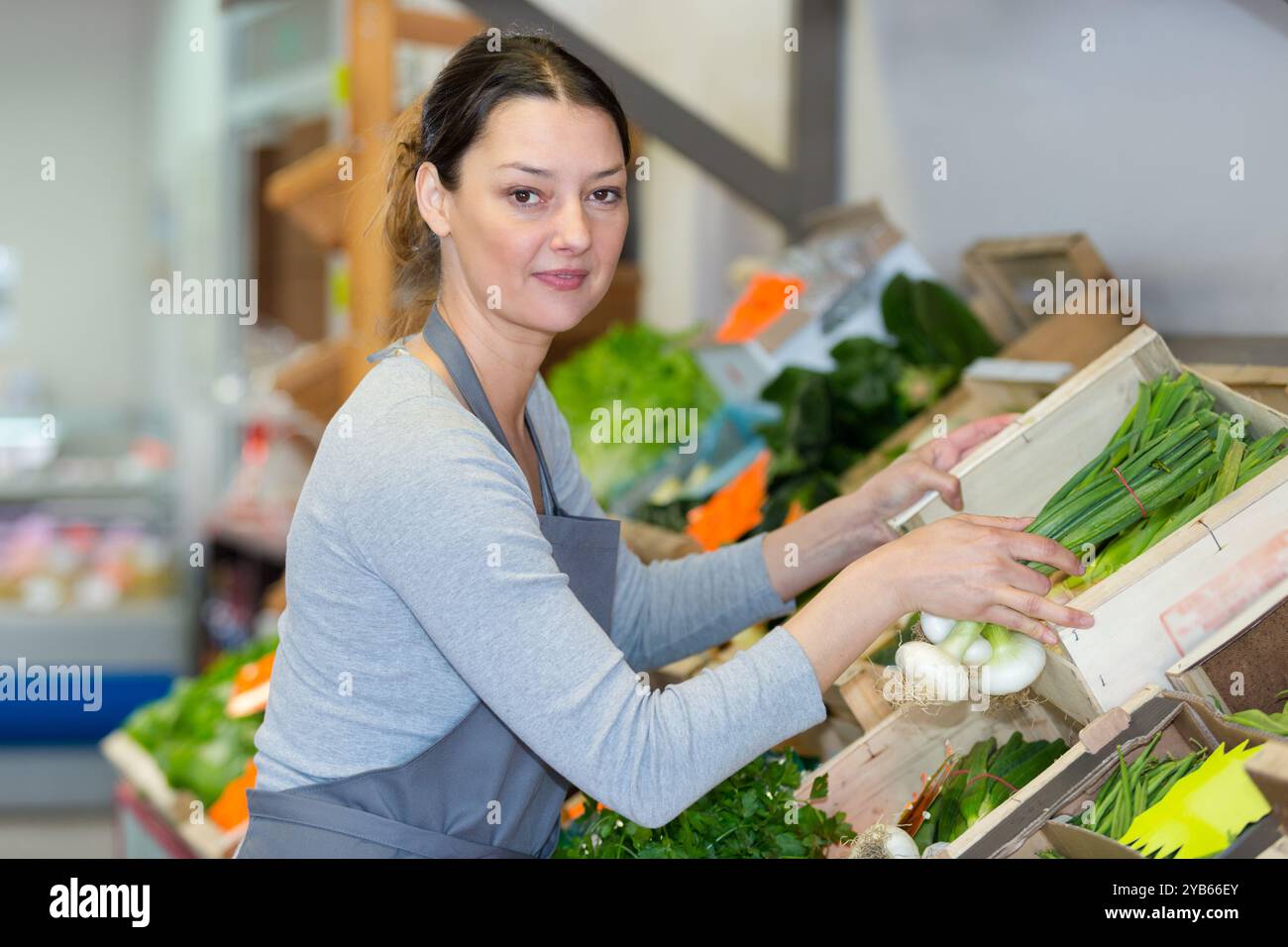 Grocery store employee stocking shelves hi-res stock photography and ...