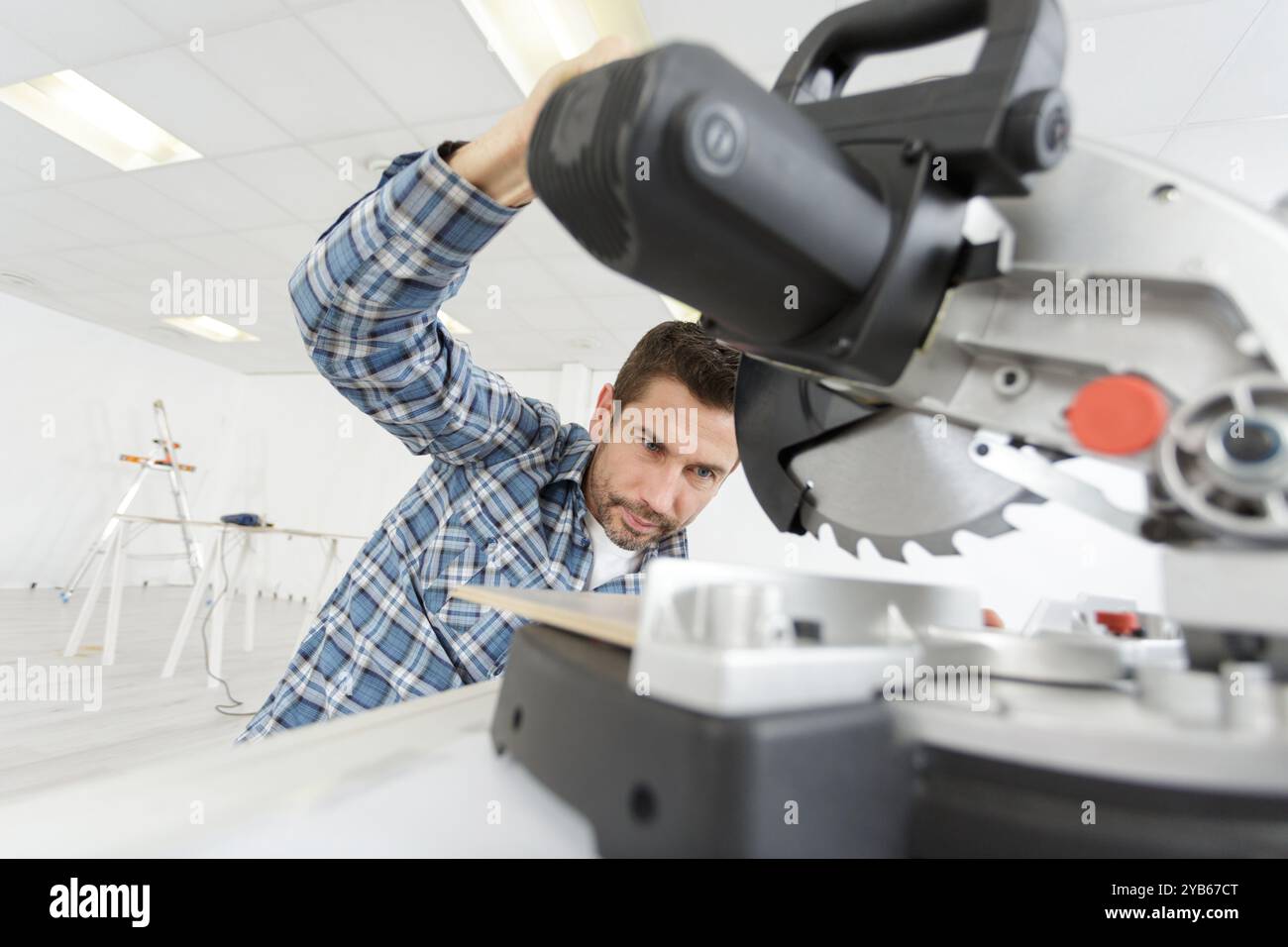 a man using circular saw Stock Photo - Alamy