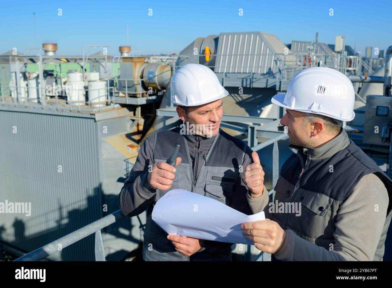 Engineer monitoring gas power hi-res stock photography and images - Alamy