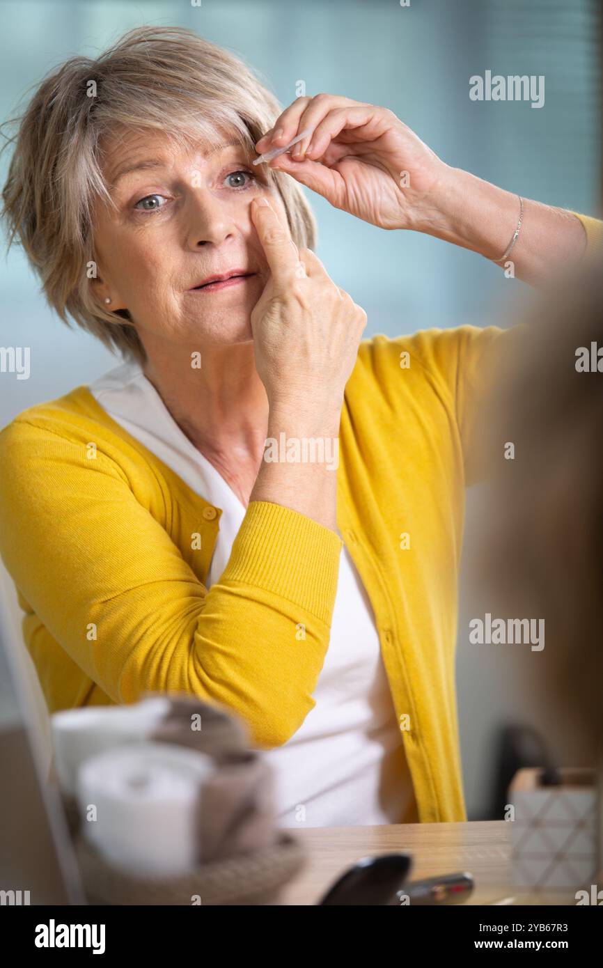 mature woman make up skin care beauty Stock Photo - Alamy mature woman make up skin care beauty Stock Photo - Alamy
