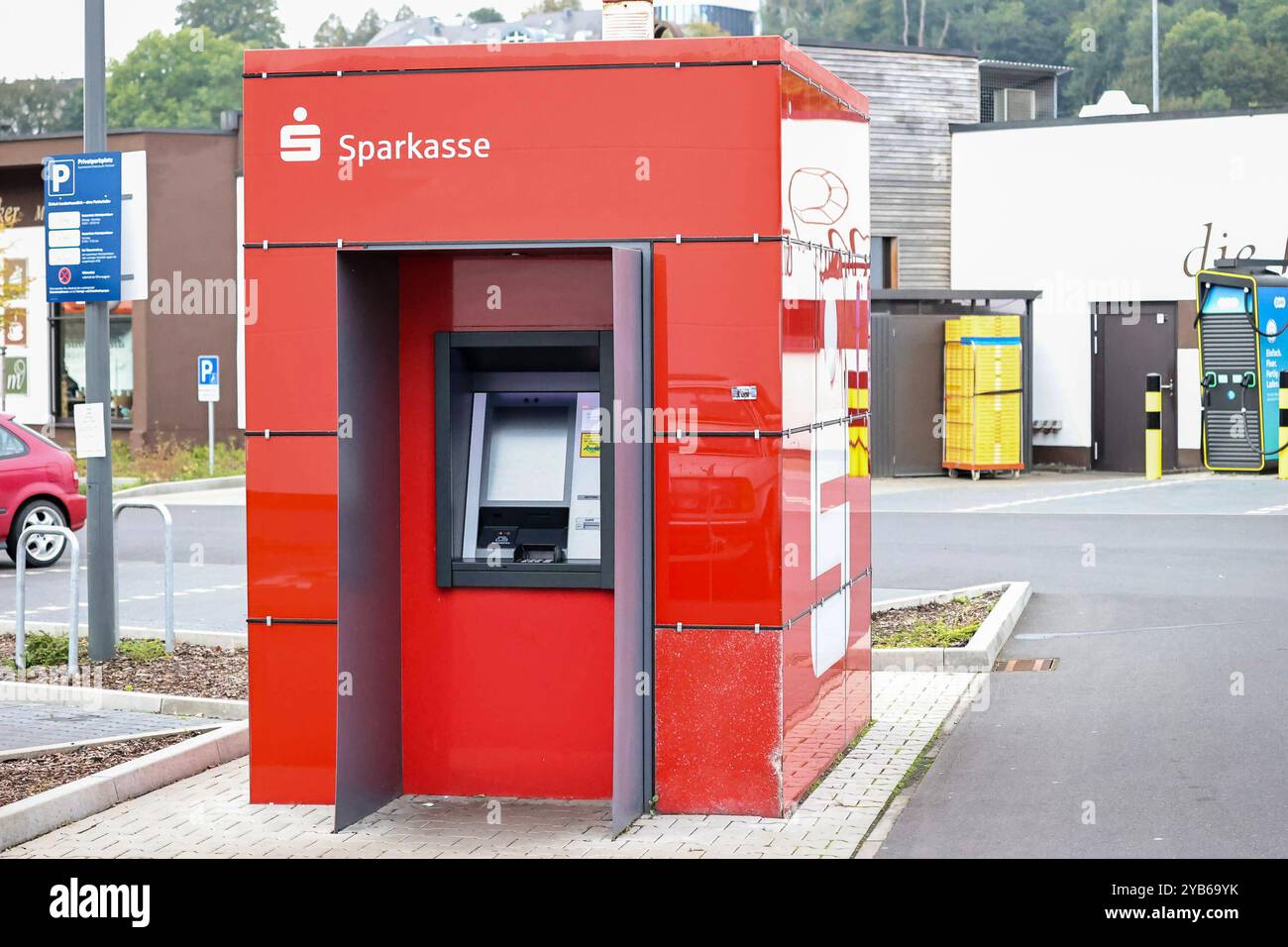 Bankautomat service hi-res stock photography and images - Alamy