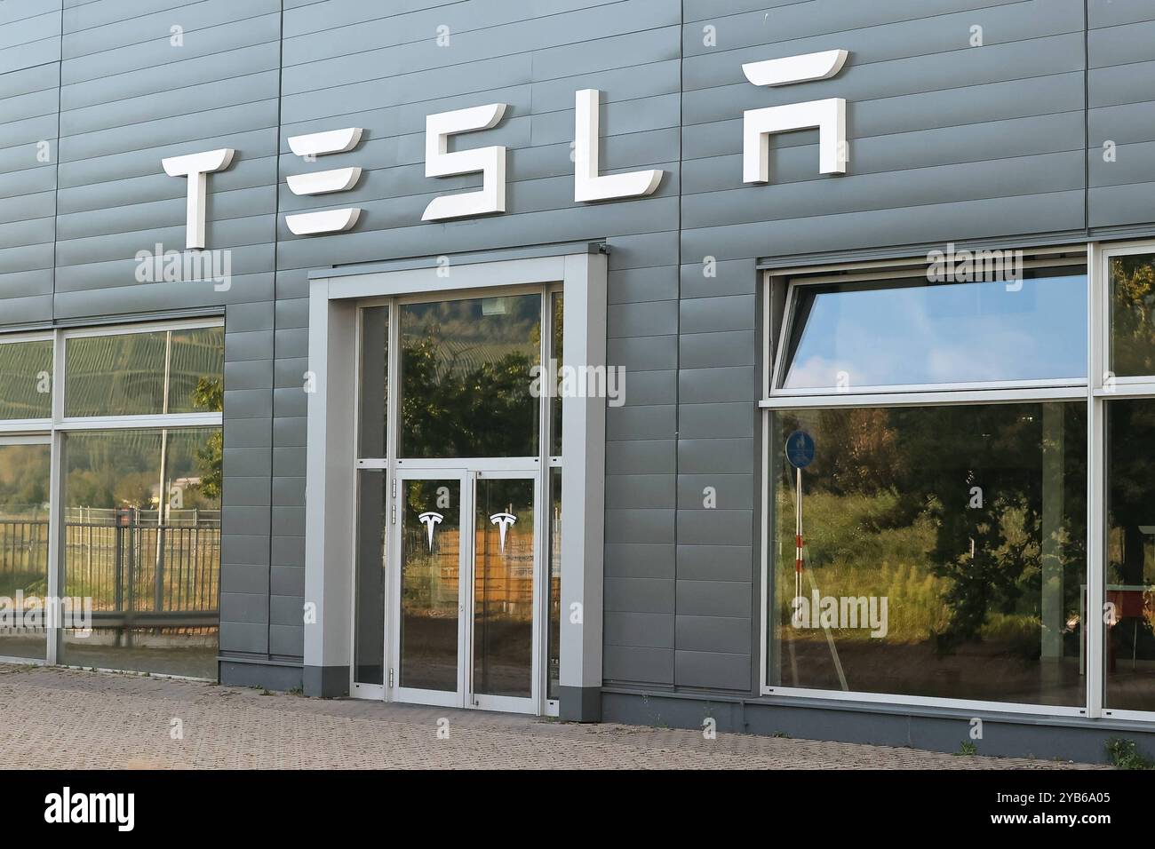 Tesla, Symbolbild, Tesla, Tesla-Gebäude, Elektromobilität ...