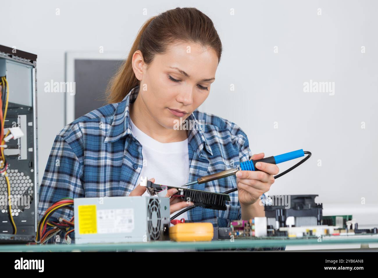 Pcb inspection microscope hi-res stock photography and images - Alamy