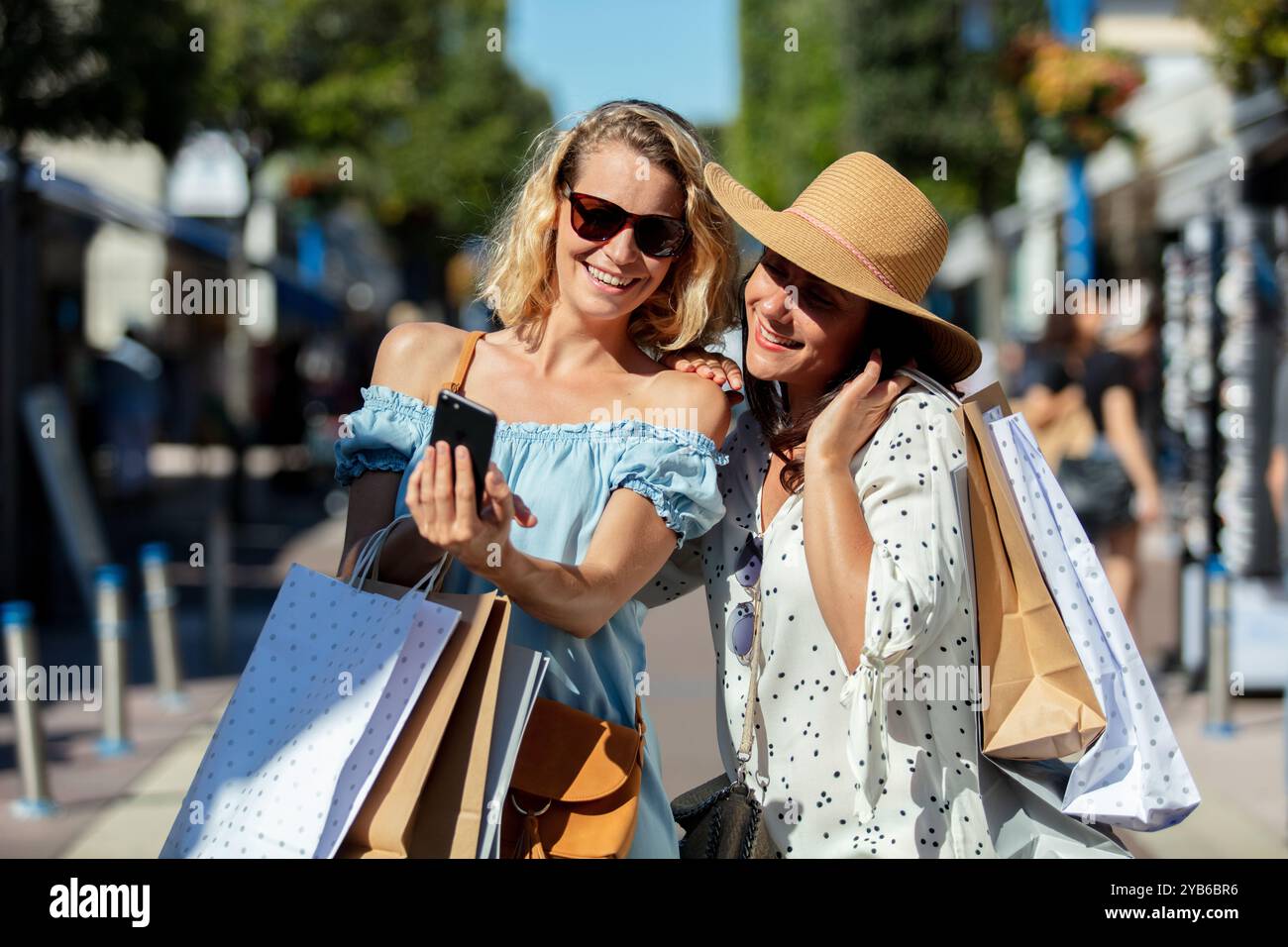 Beautiful girls in sun hi-res stock photography and images - Alamy