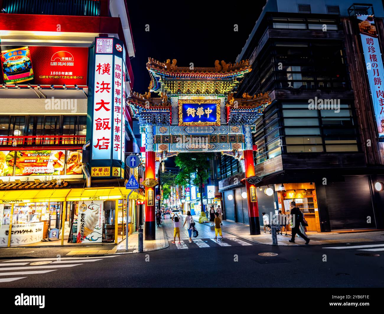 Japanese restaurant chinatown city hi-res stock photography and images ...