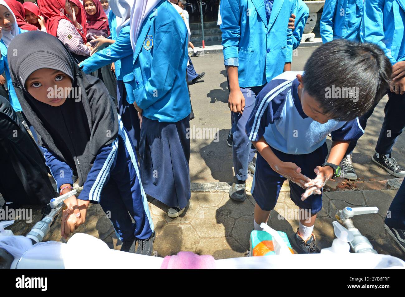 Purworejo, Central Java, Indonesia. 16th Oct, 2024. Students and ...