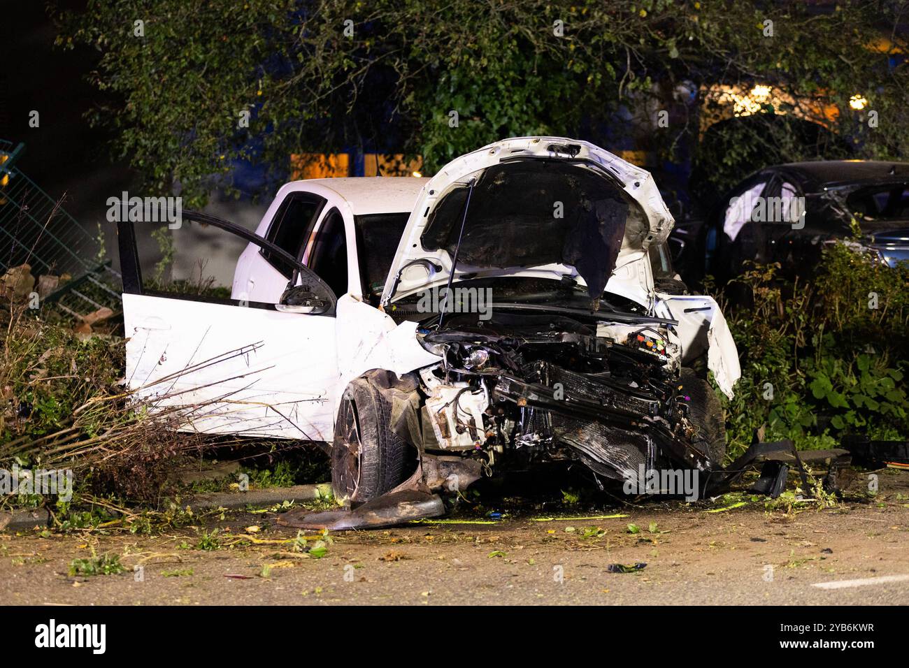 Schwerer Unfall in Willich: Verdacht auf illegales Autorennen *** Serious accident in Willich ...