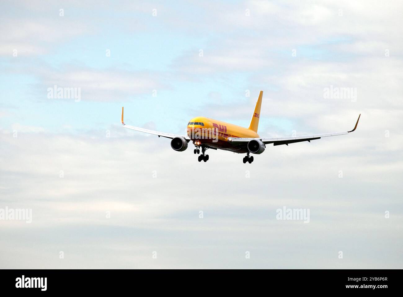 G-DHLE on approach to landing at a DHL transport cargo hub. DHL Air ...
