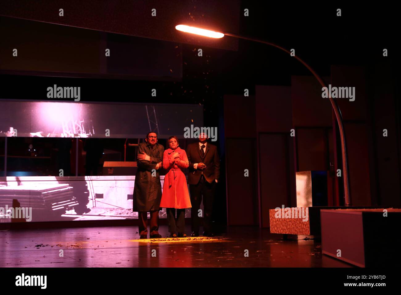 Till Wonka als Wilhelm 1, Wolfgang, u.a., Maria Simon als Franziska 3, Arbeiterin und Falilou ...