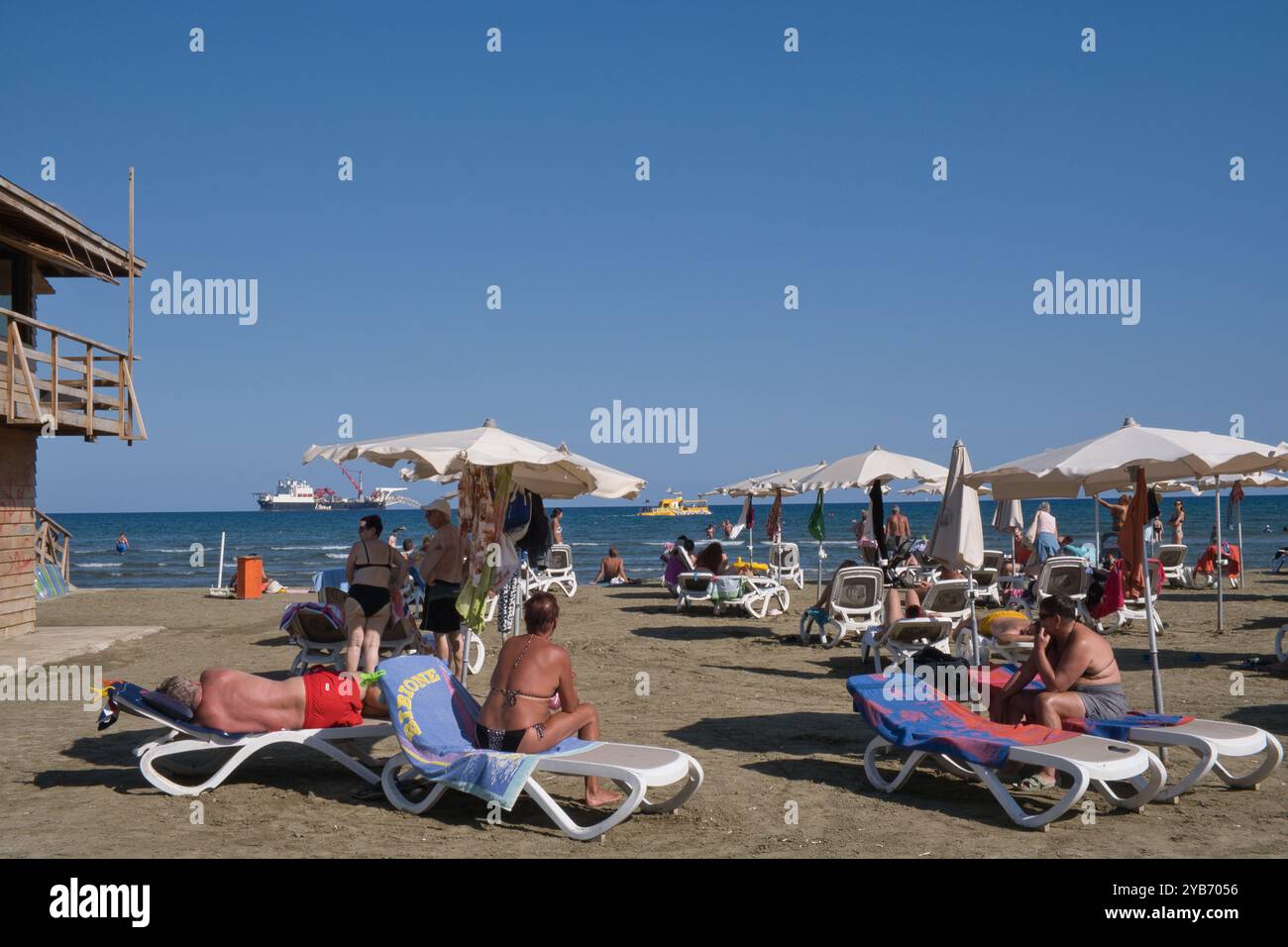Lifeguard sunbathers on beach hi-res stock photography and images - Alamy