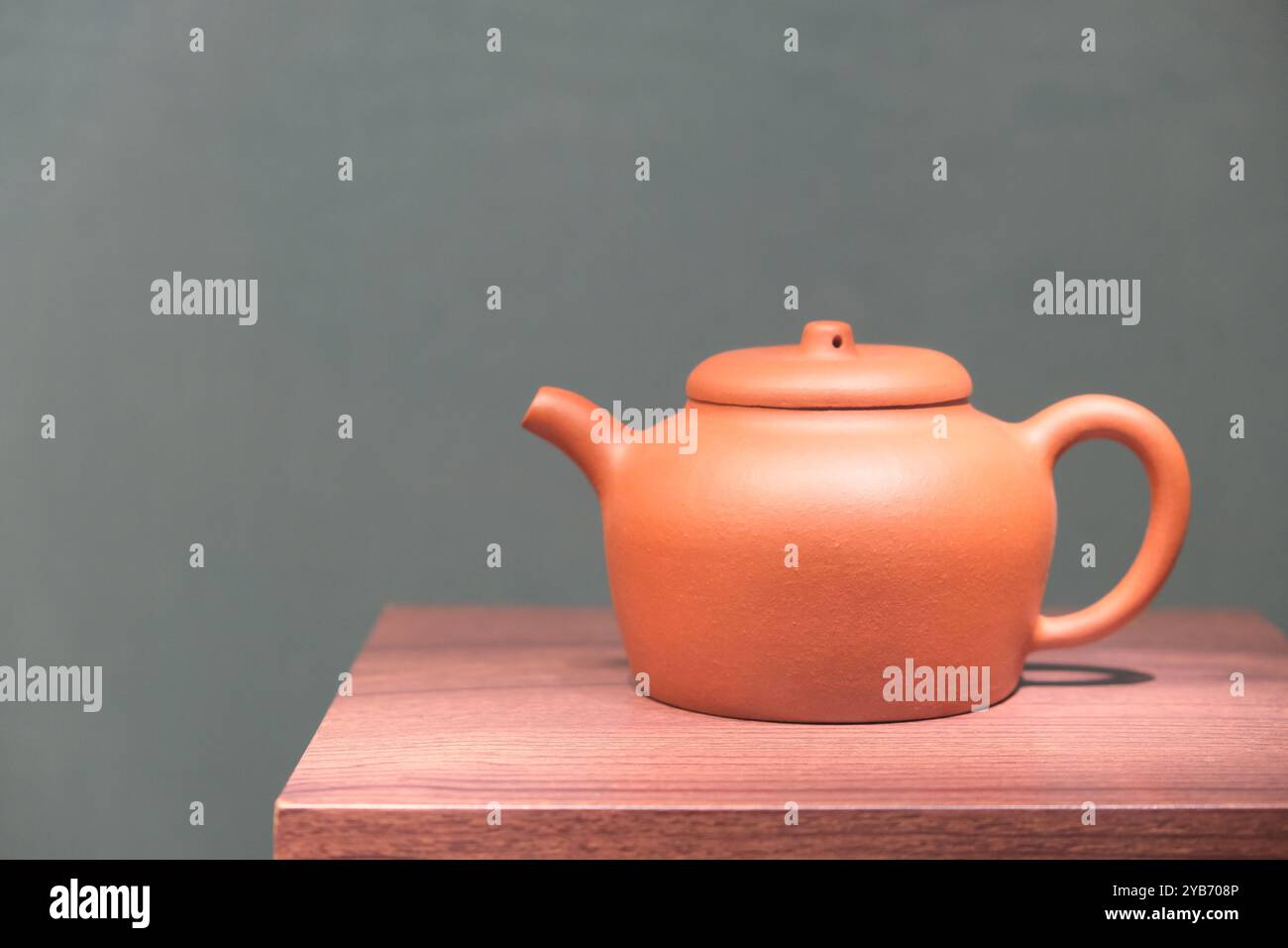 side view of Chinese Yixing clay teapot Stock Photo - Alamy