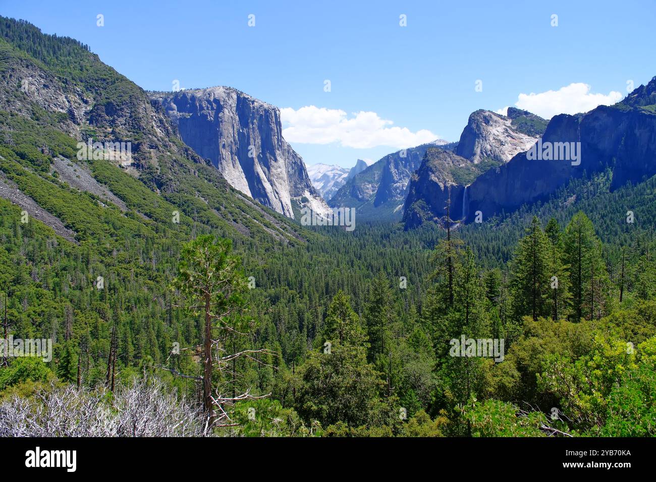 Yosemite valley landscape tunnel view in Yosemite National Park in ...