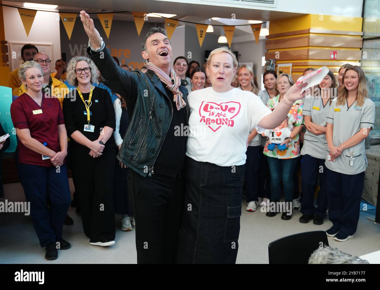 Singer Marti Pellow alongside former patient Mairi Milne during a visit ...