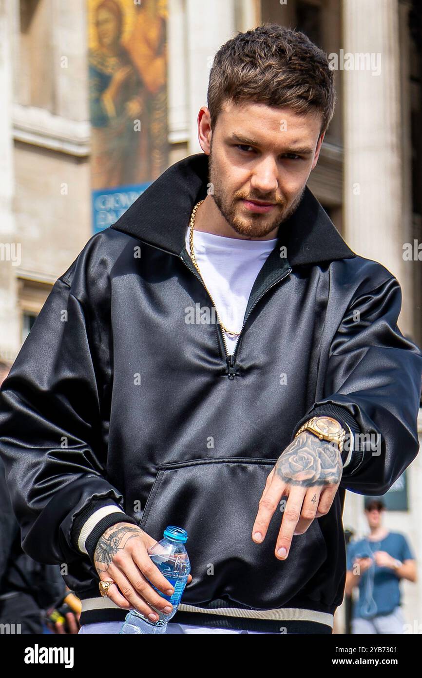 One Directions Liam Payne Films a music Video in London's Trafalgar ...