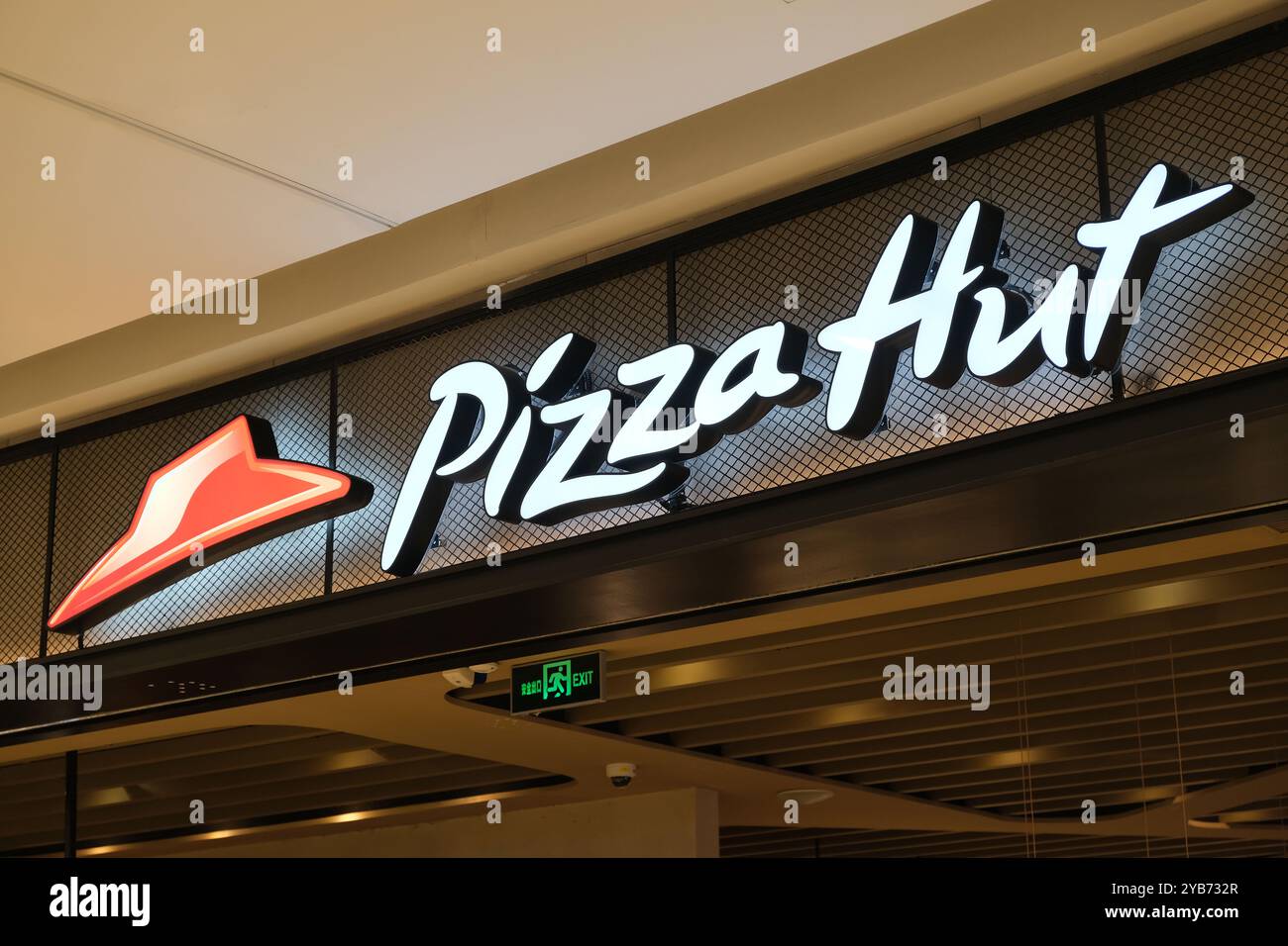 Shanghai,China-Dec. 18th 2022: close up Pizza Hut restaurant brand logo ...