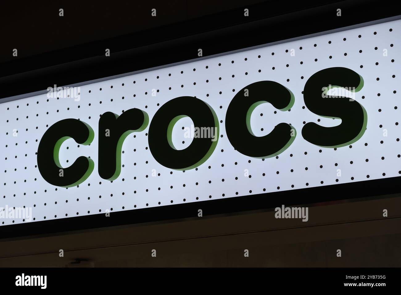Crocs logo hi-res stock photography and images - Alamy