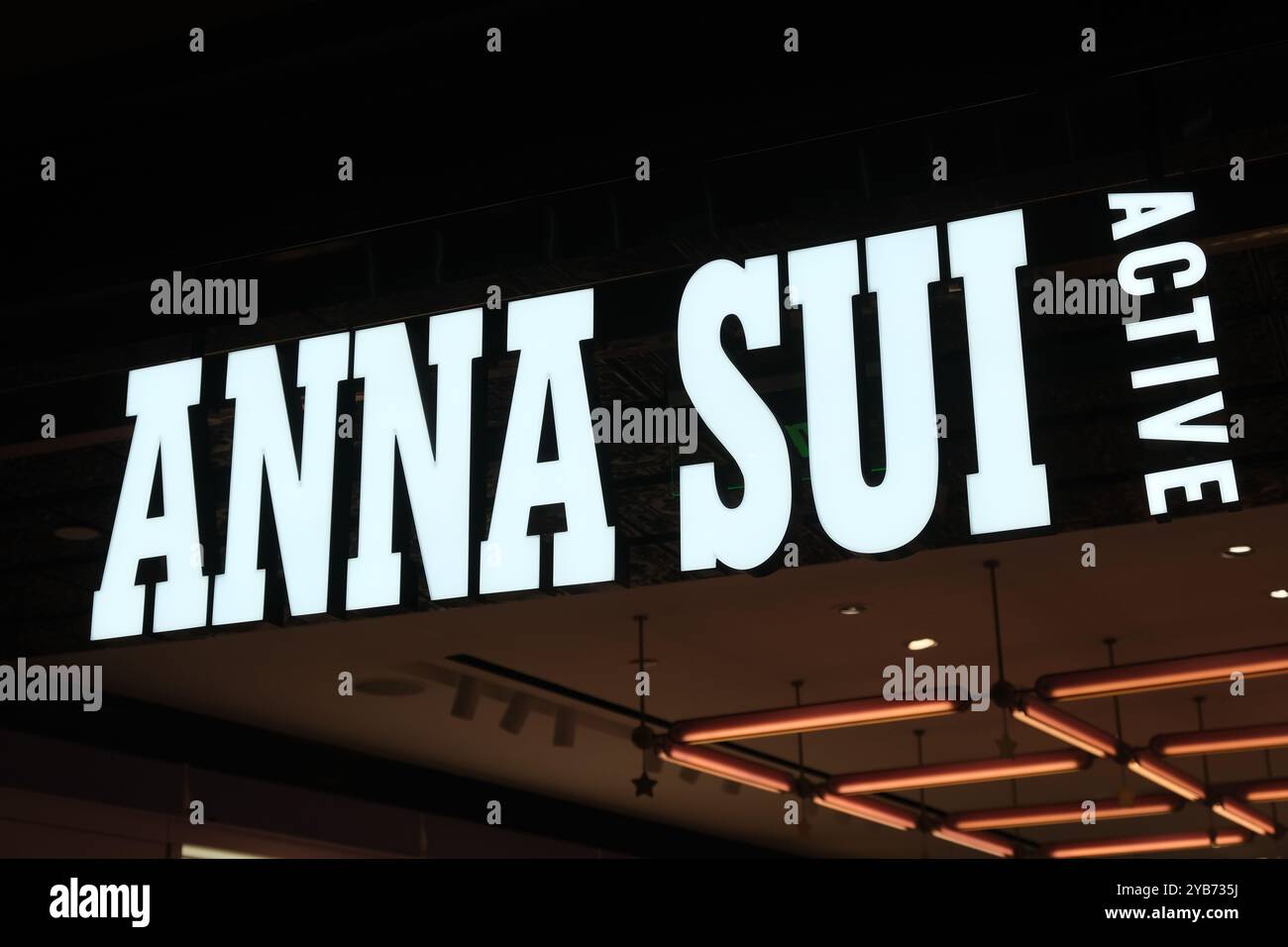 Anna sui logo hi-res stock photography and images - Alamy