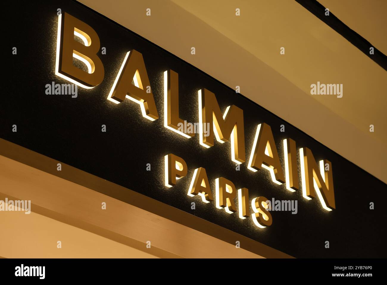 Balmain logo hi-res stock photography and images - Alamy