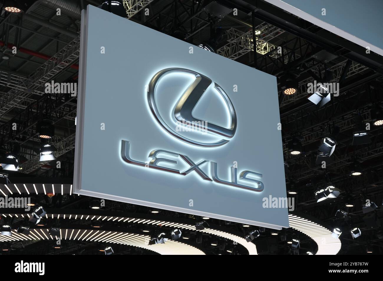 Logo lexus car brand hi-res stock photography and images - Alamy
