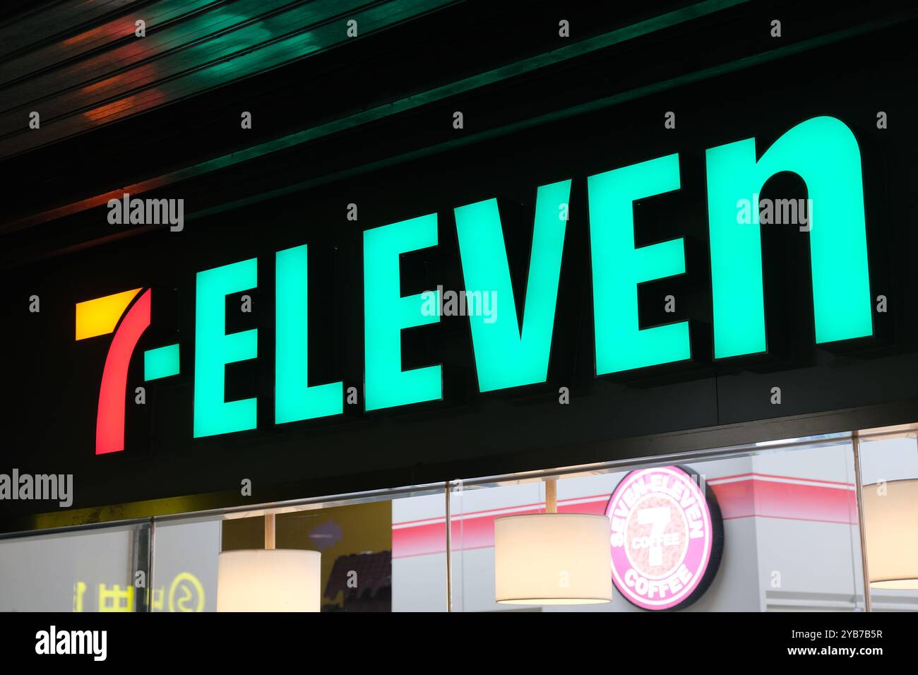 Shanghai,China-March 18th 2023: 7-Eleven convenience store brand logo sign Stock Photo - Alamy