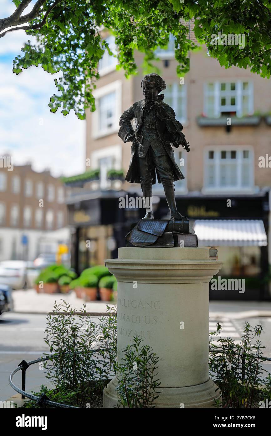 London - 06 15 2022: Wolfgang Amadeus Mozart statue in Orange Square ...