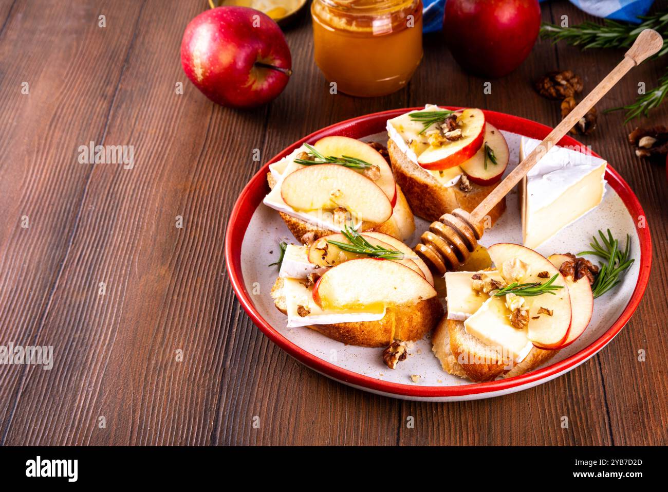 Autumn Apple Brie Crostini with Walnuts and Honey, Fall dinner ...