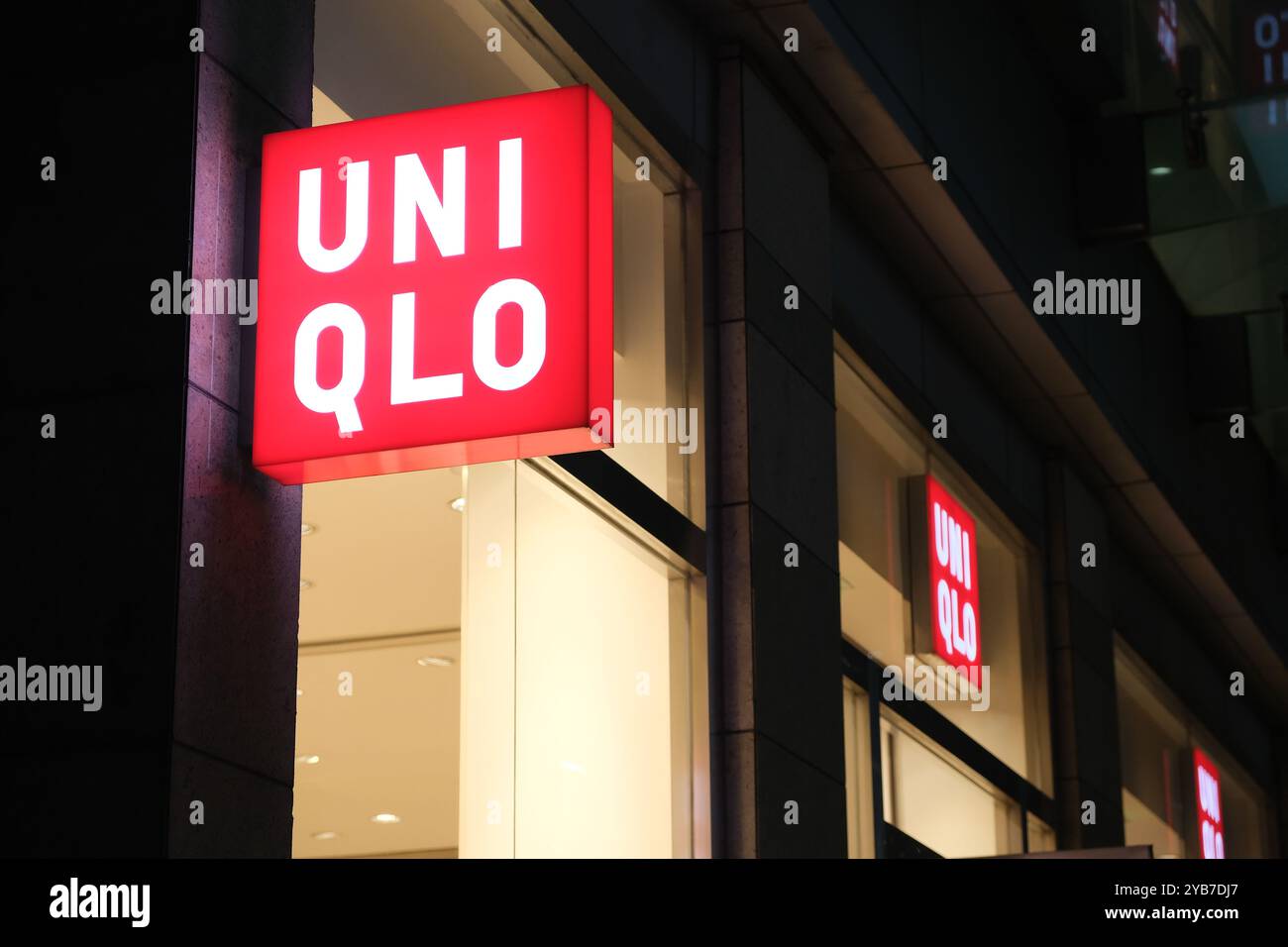 Uniqlo sign hi-res stock photography and images - Alamy