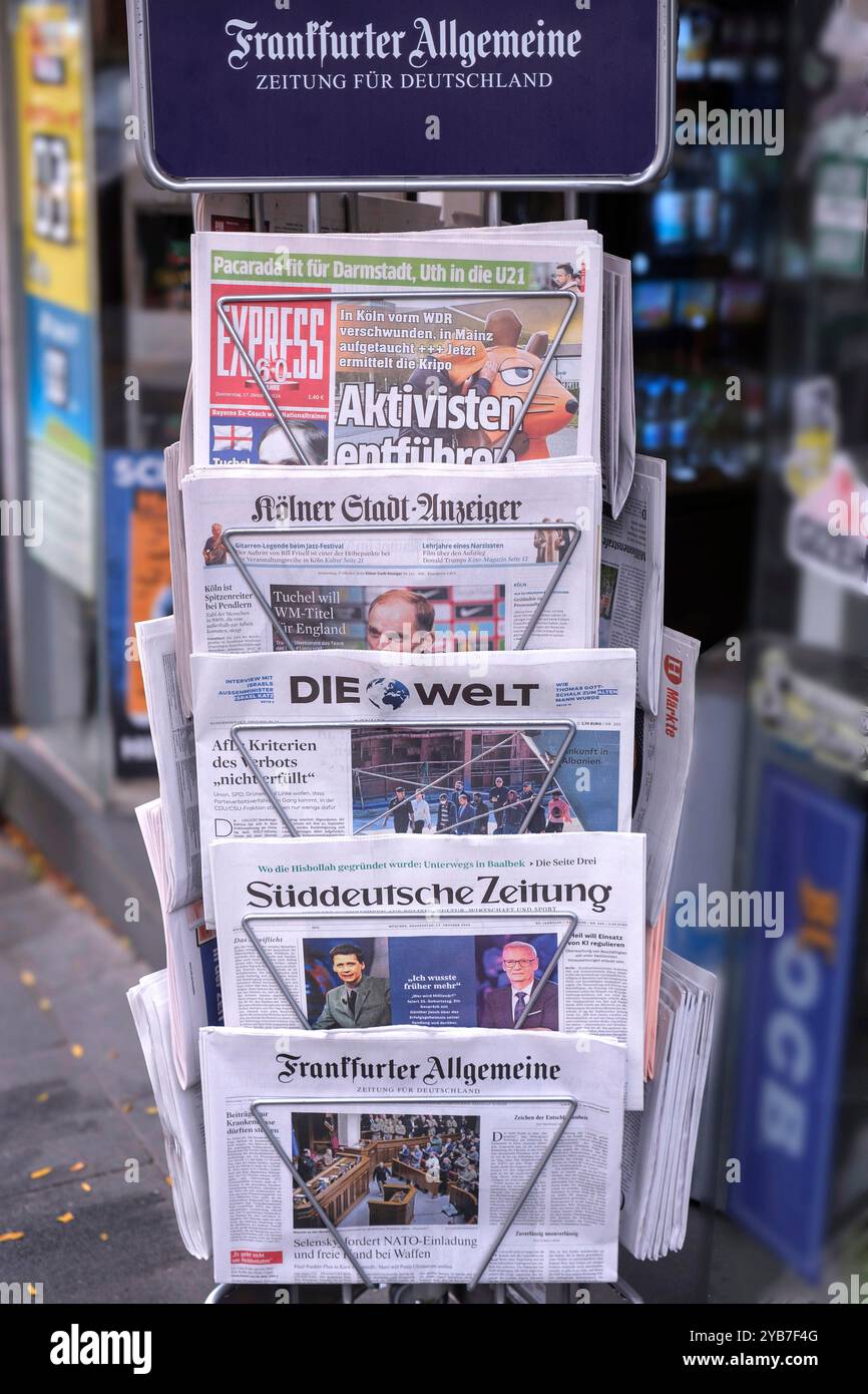 Stand with daily newspapers in a street Stock Photo - Alamy