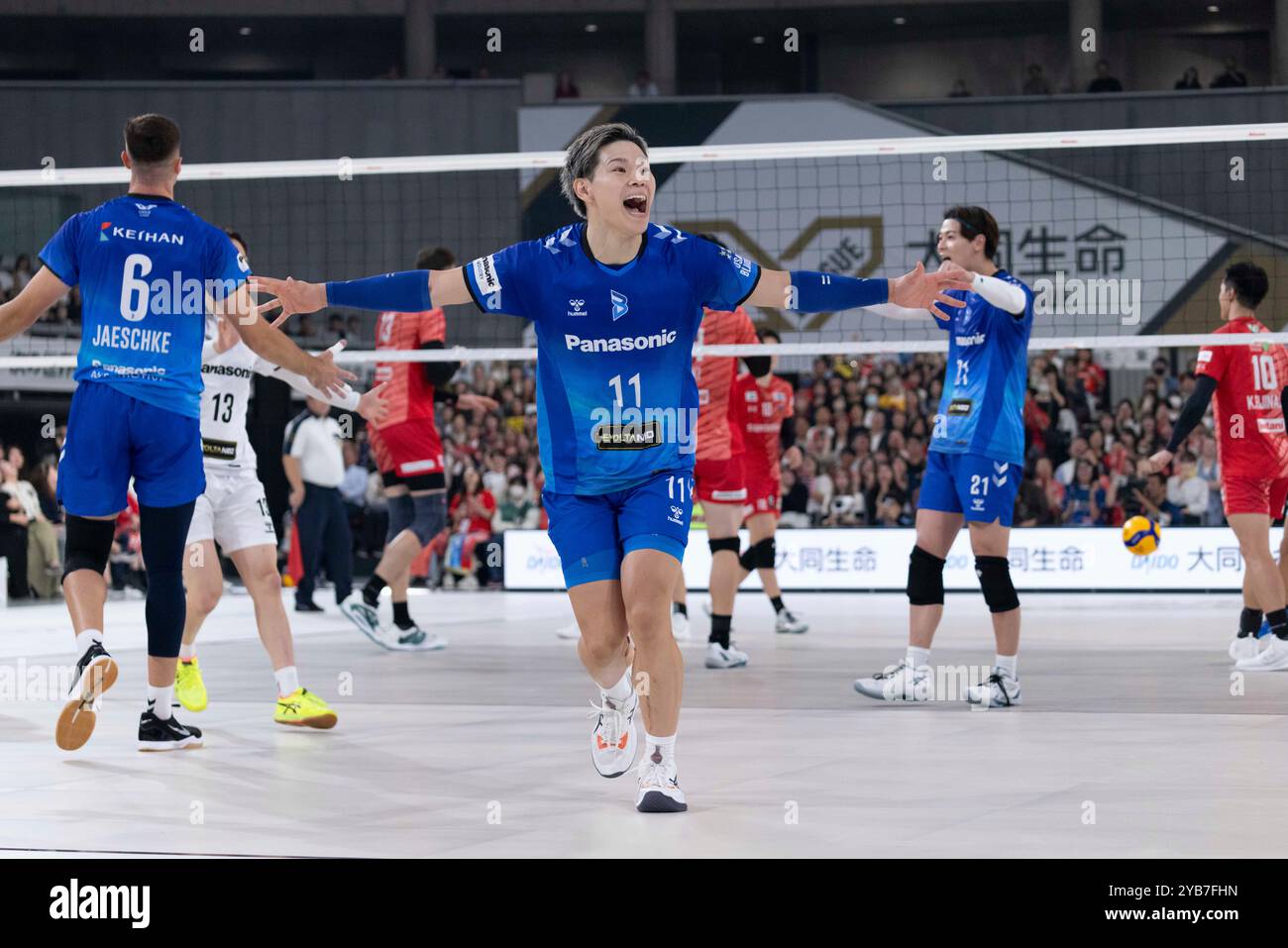 Osaka Bluteon player Yuji Nishida (11 OP) celebrates winning the ...