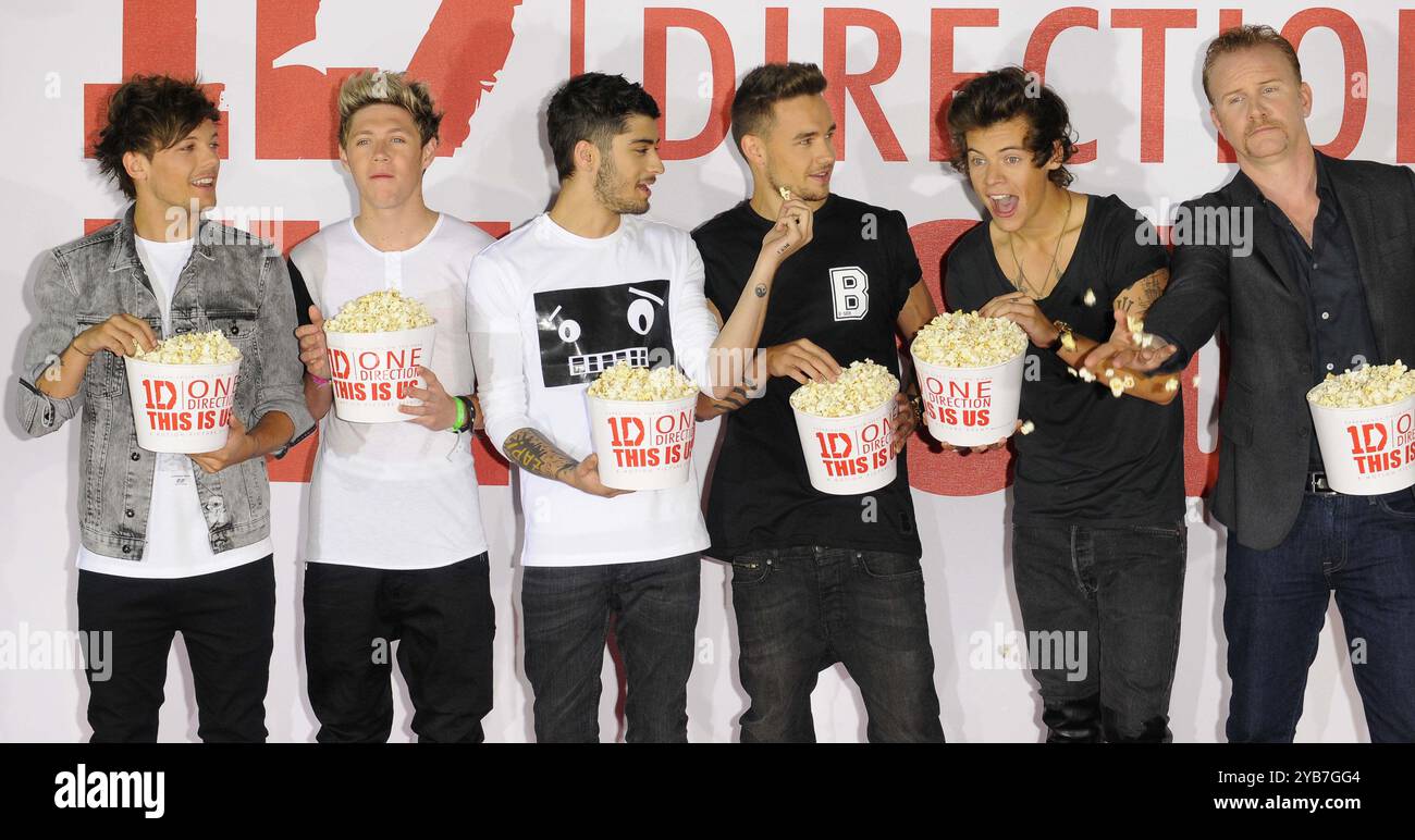 One Direction ( Louis Tomlinson, Niall Horan, Zayn Malik, Liam Payne & Harry Styles ) & director ...