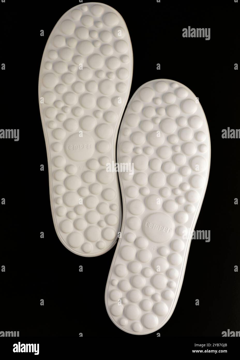 Camper shoes Distinctive textured outer sole details and logo of white ...