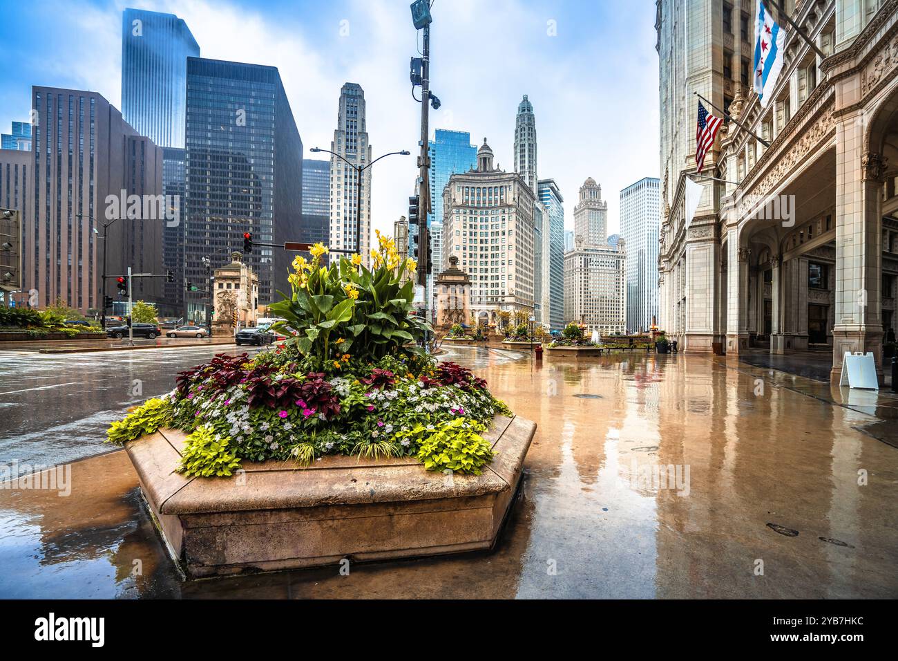 Chicago scenic street and architecture raining view, state of Illinois ...