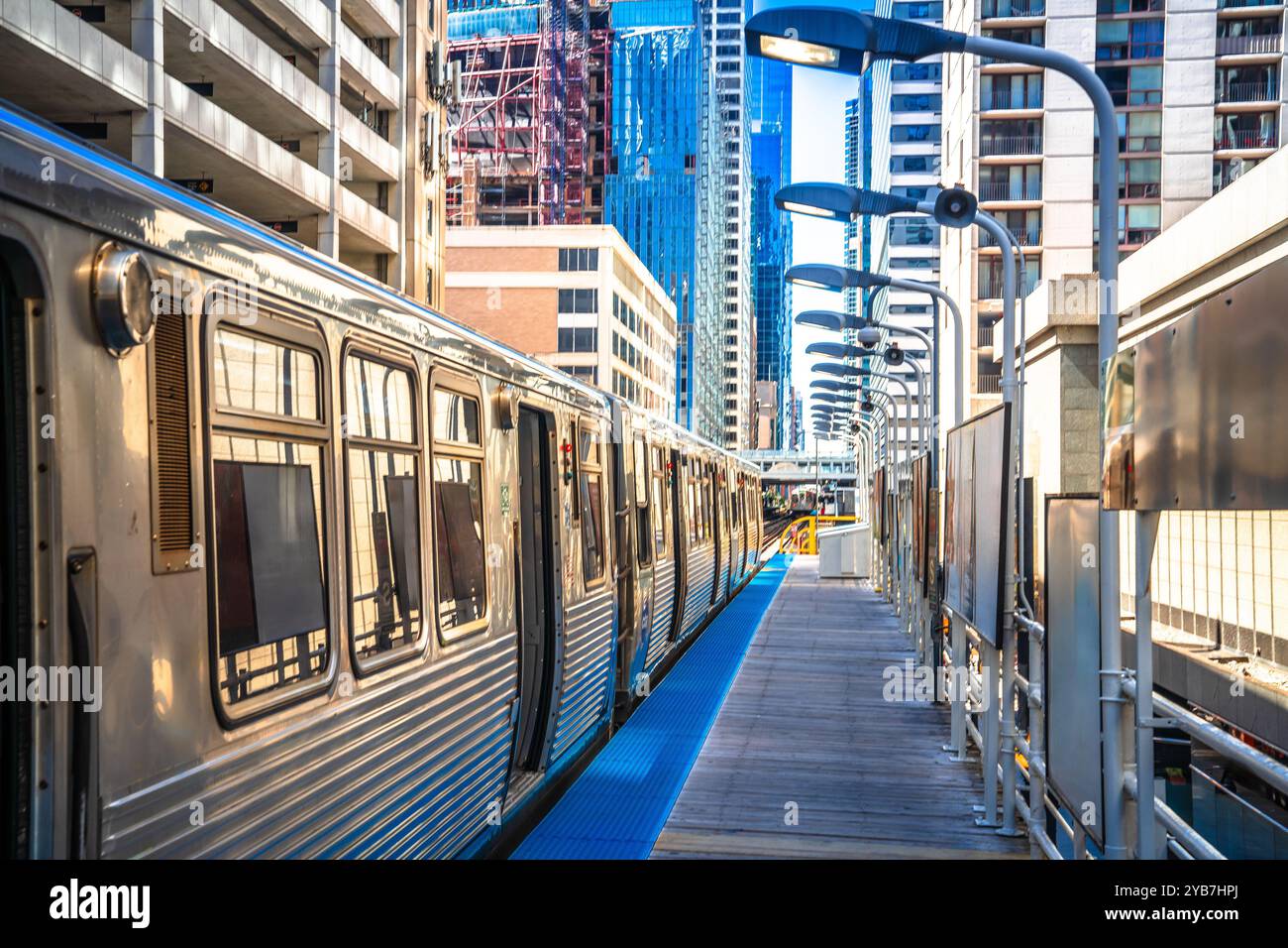 Chicago L elevated rapid transit system station view, Illinois, USA ...