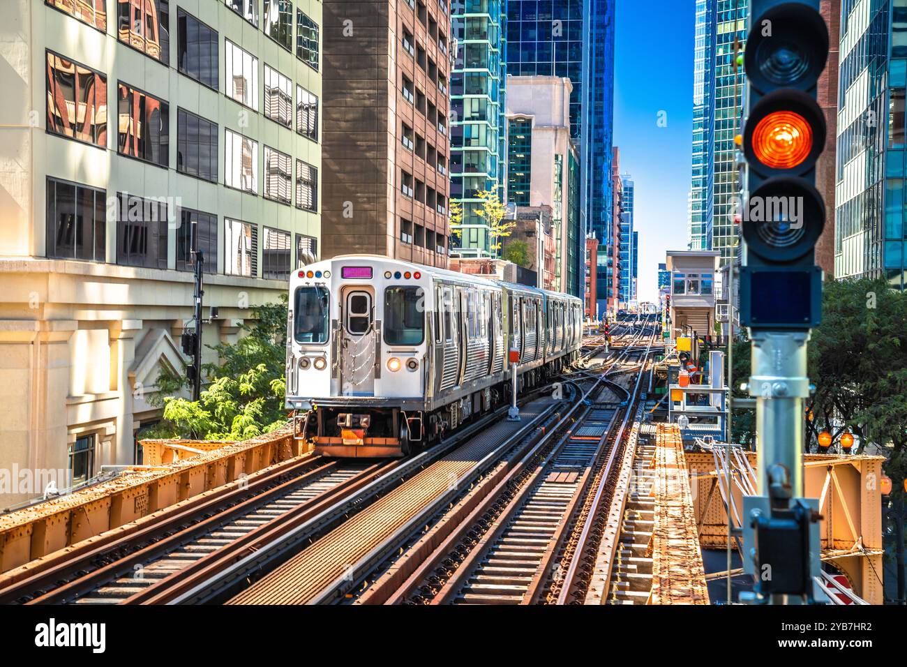 Chicago train rapid transit system hi-res stock photography and images ...