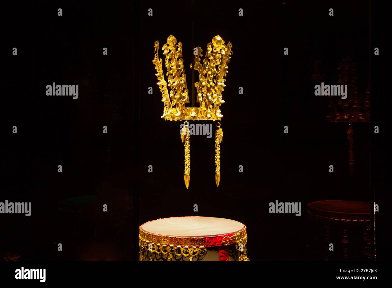 Silla gold crown hi-res stock photography and images - Alamy