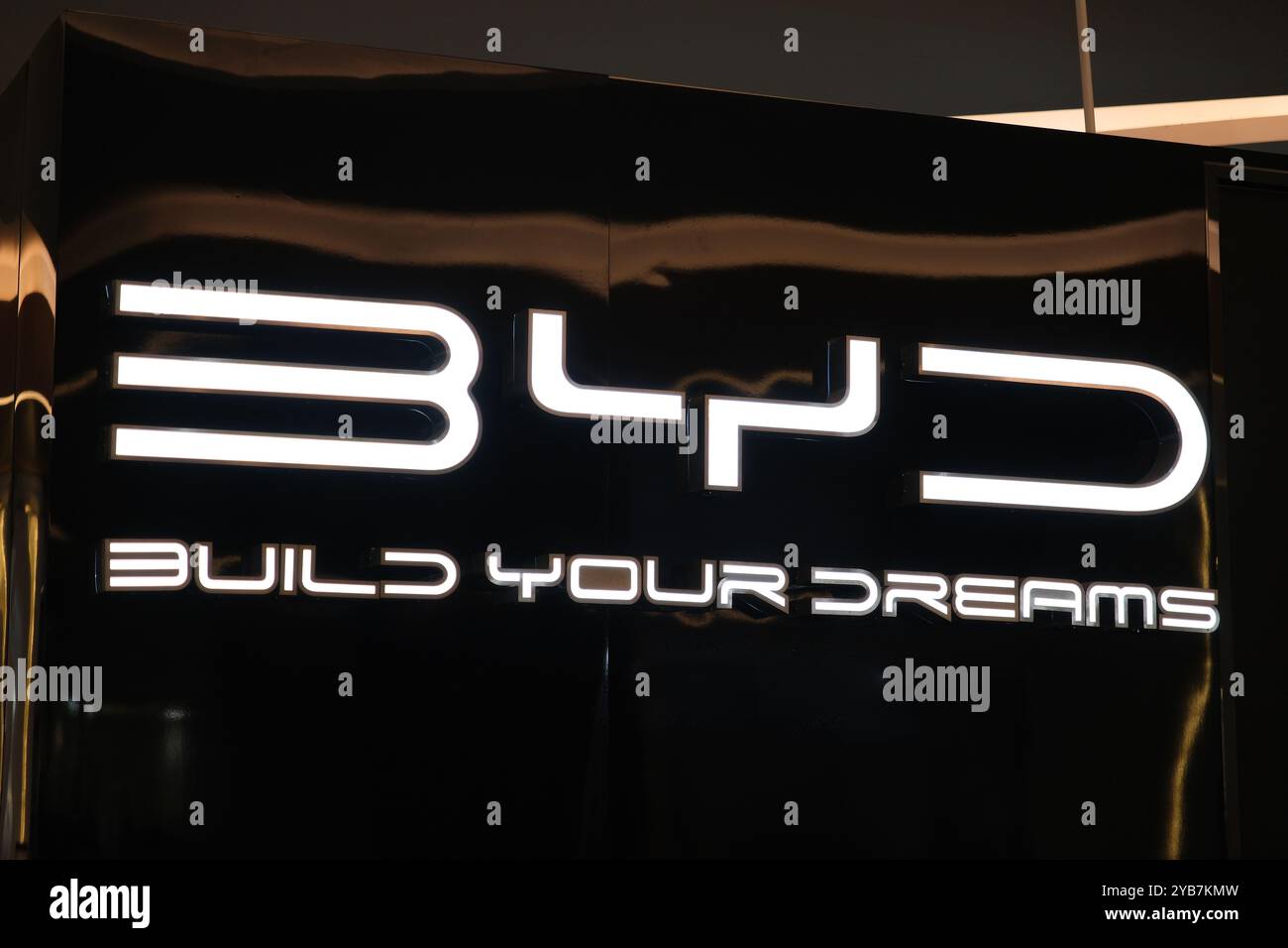 Byd logo hi-res stock photography and images - Alamy