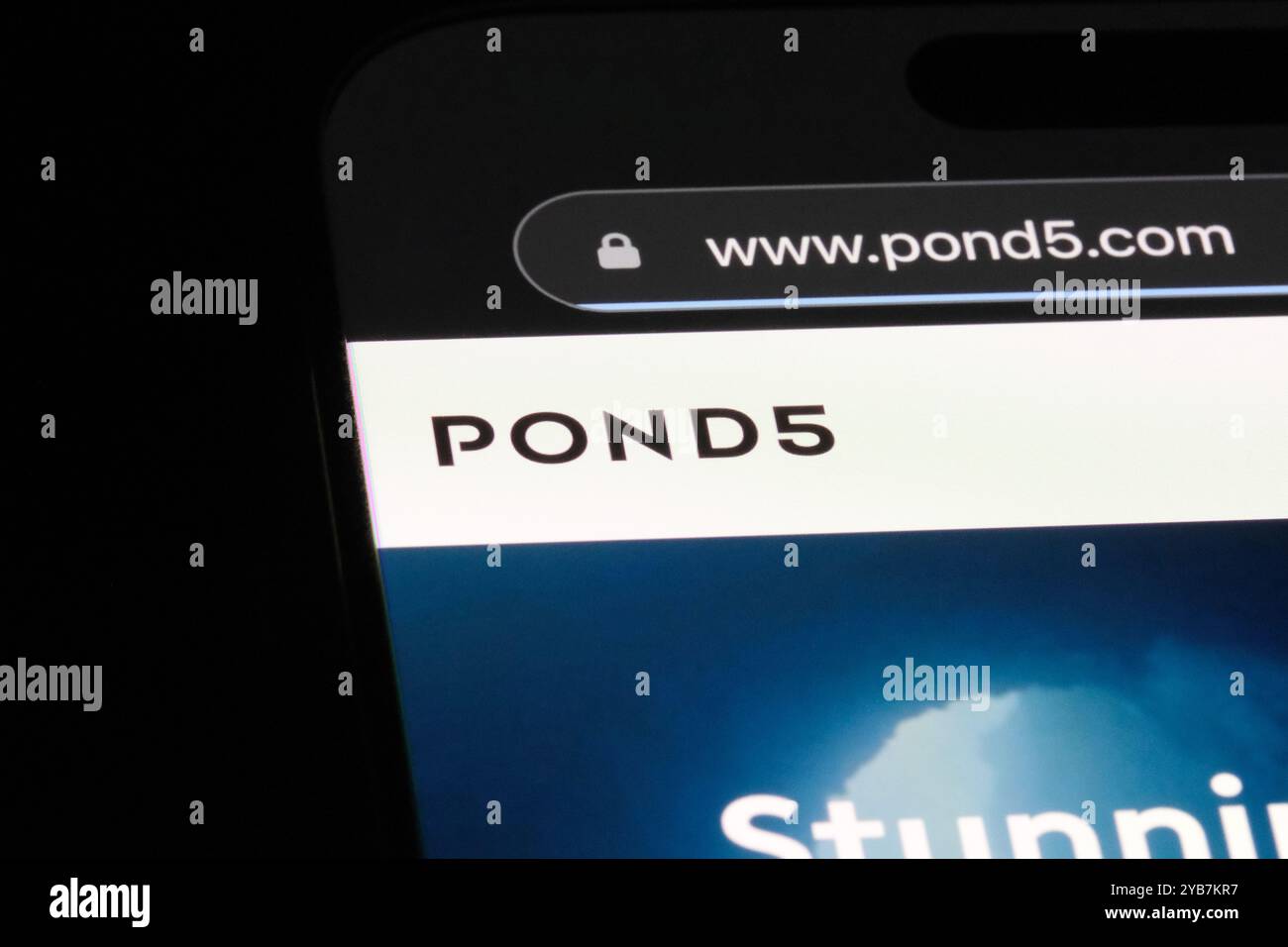 Logo pond5 hi-res stock photography and images - Alamy