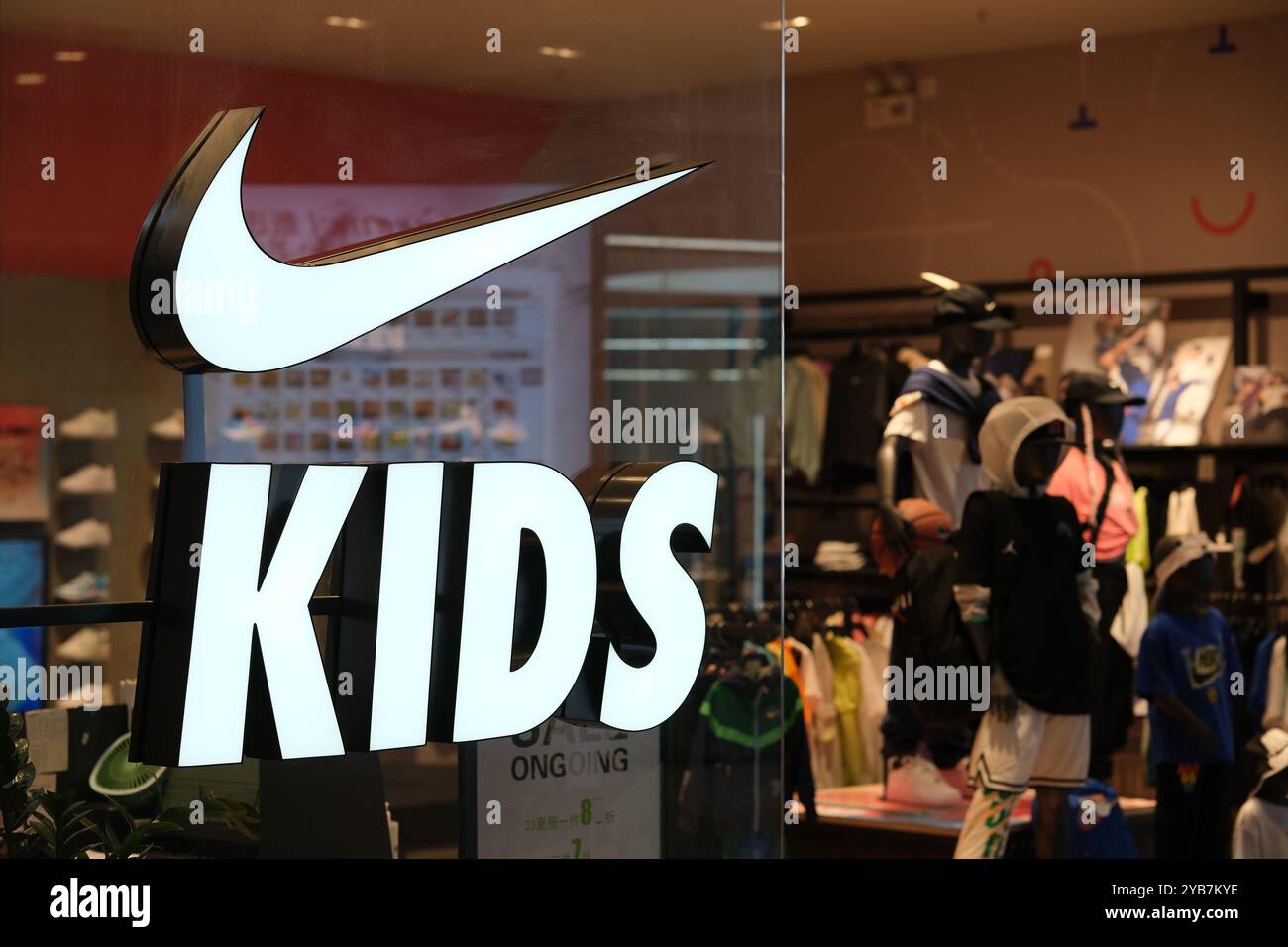 Nike sign hi-res stock photography and images - Alamy