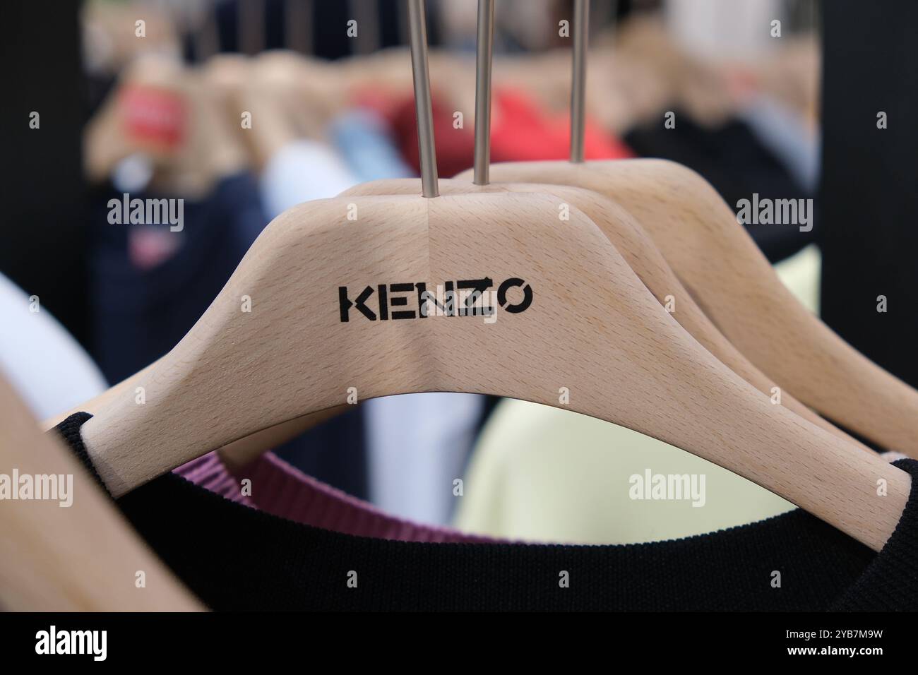 Kenzo logo hi-res stock photography and images - Alamy